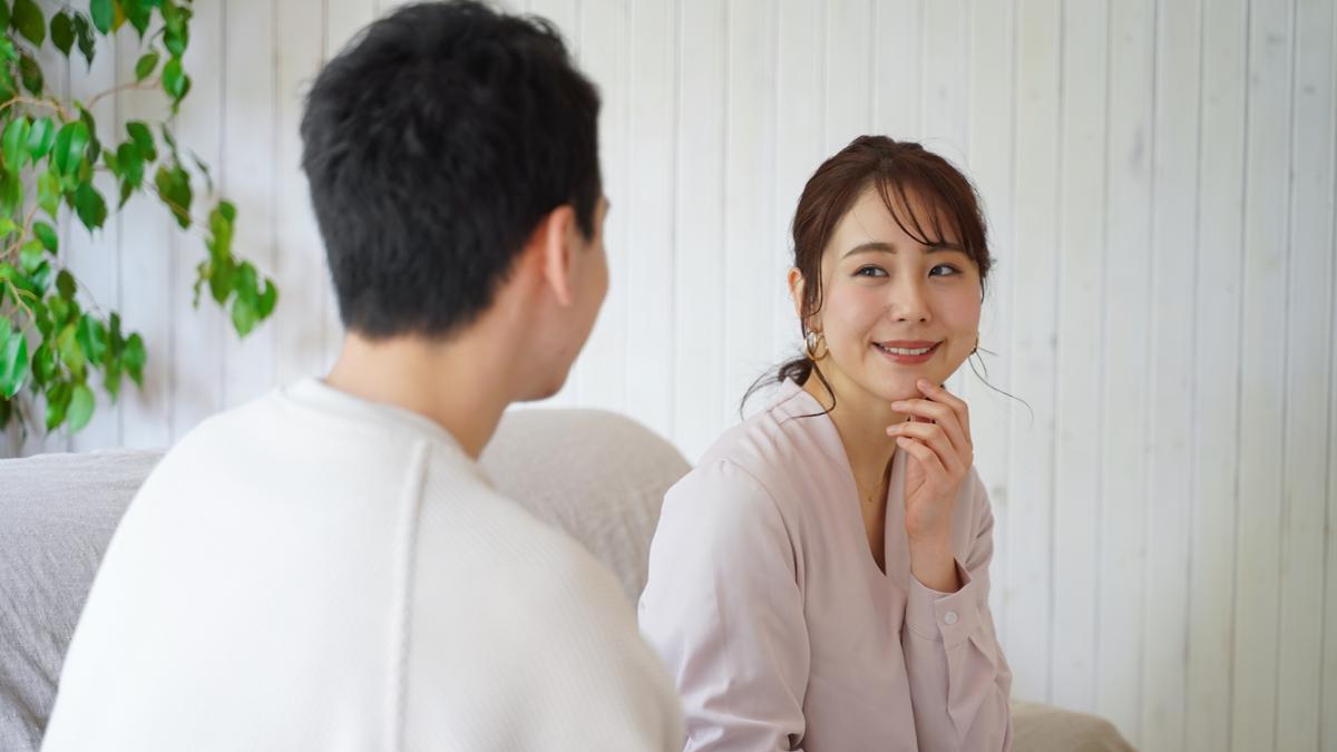 5 Arti di Balik Sikap Pria yang Suka Curhat Padamu - Relationship Fimela.com