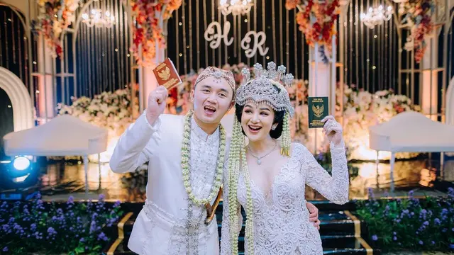 10 Potret Pernikahan Hana Hanifah Pakai Adat Sunda, Terungkap Sosok Suami - Page 6 - Hot ...