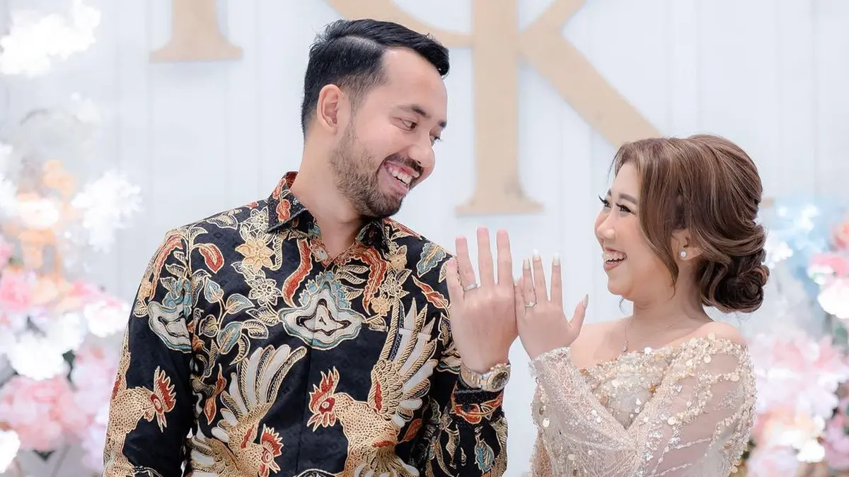 Kiki Saputri Lamaran Terbaru - Berita, Foto, Video | Fimela.com