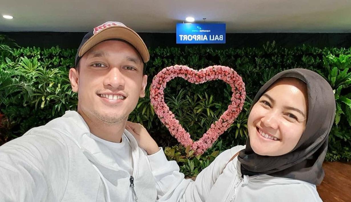 10 Potret Mesra Giovanni Tobing dan Istri 11 Tahun Nikah - Photo Fimela.com