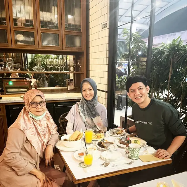 6 Potret Andi Arsyil dan Adiknya yang Seorang Dokter, Bak Pasangan ...