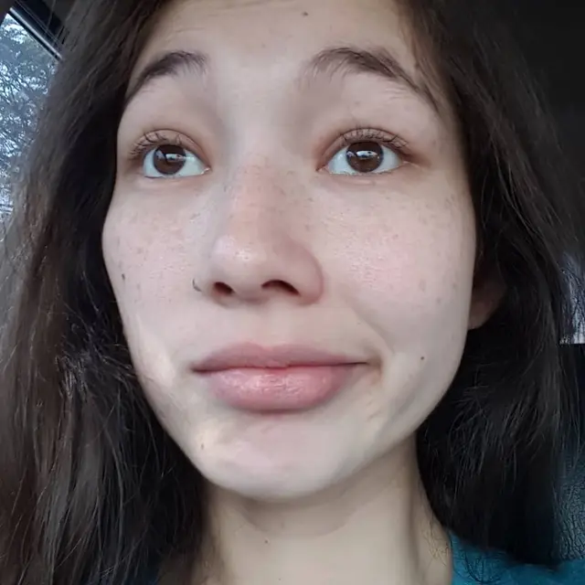 6 Potret Devina Aureel Tampil Tanpa Makeup, Curi Perhatian - Surabaya Liputan6.com