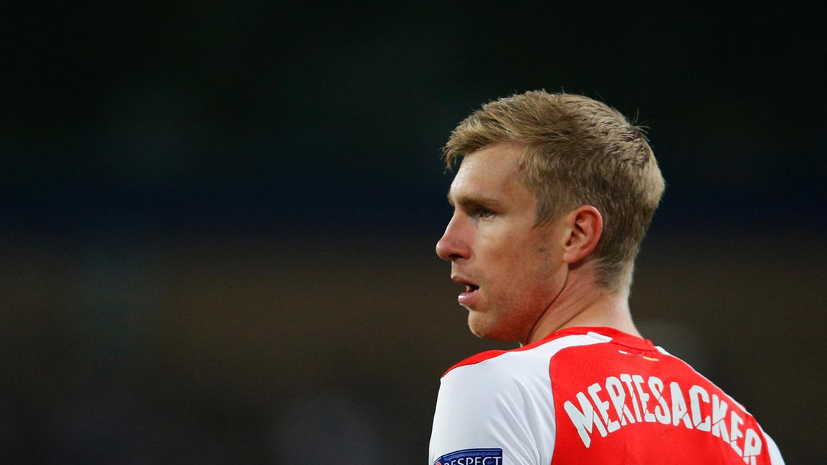 Video: Mertesacker Usil Peperkan Upil ke Bocah Maskot Arsenal - Bola ...