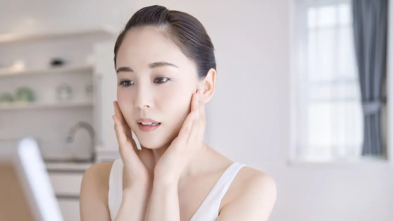 6 Cara Ciptakan Wajah Simetris yang Mudah Dilakukan di Rumah, Pasti ...