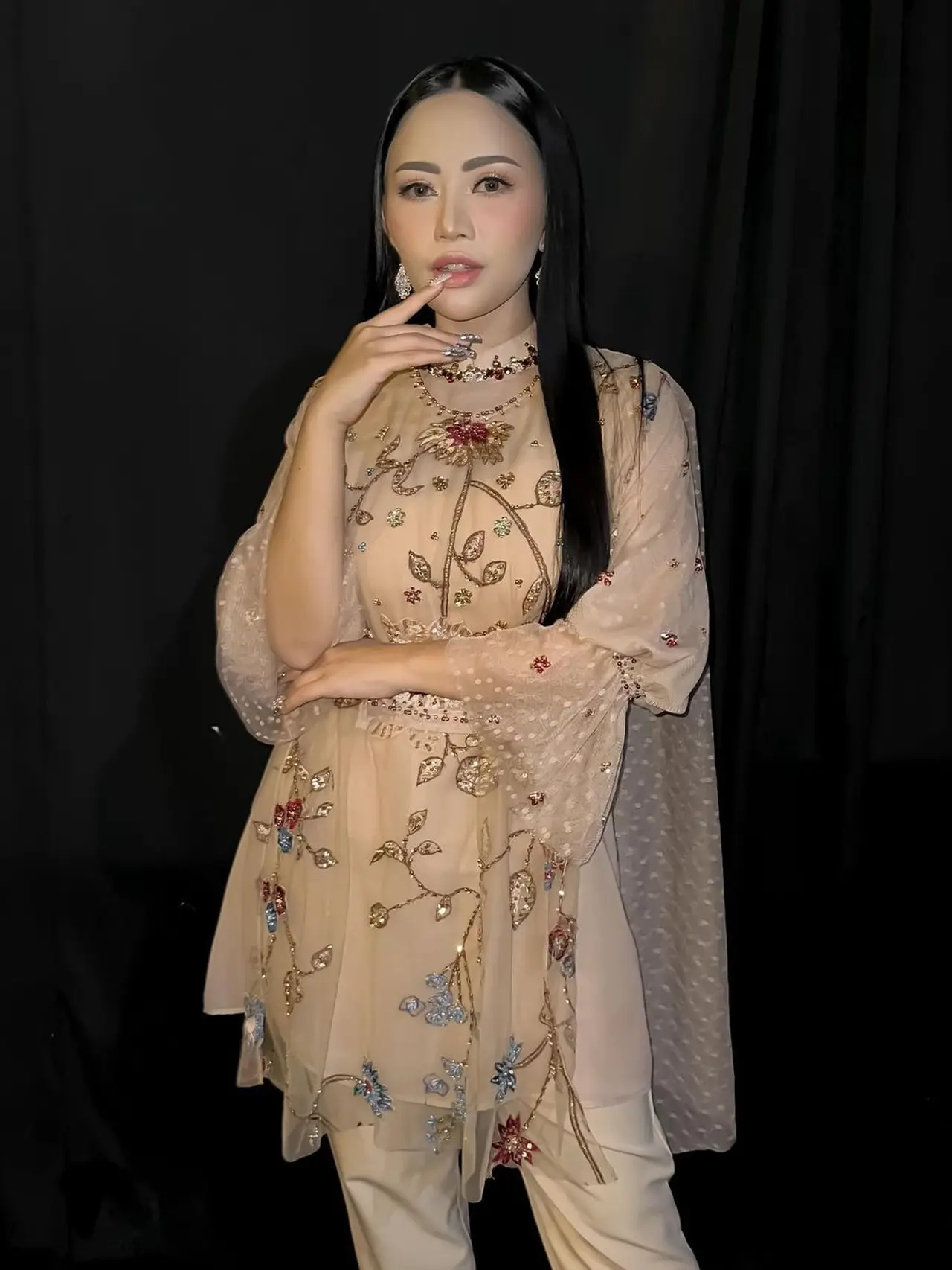 Rachel Vennya dan Influencer Rian Antono Ulas Gaya Hidup Aktif ...