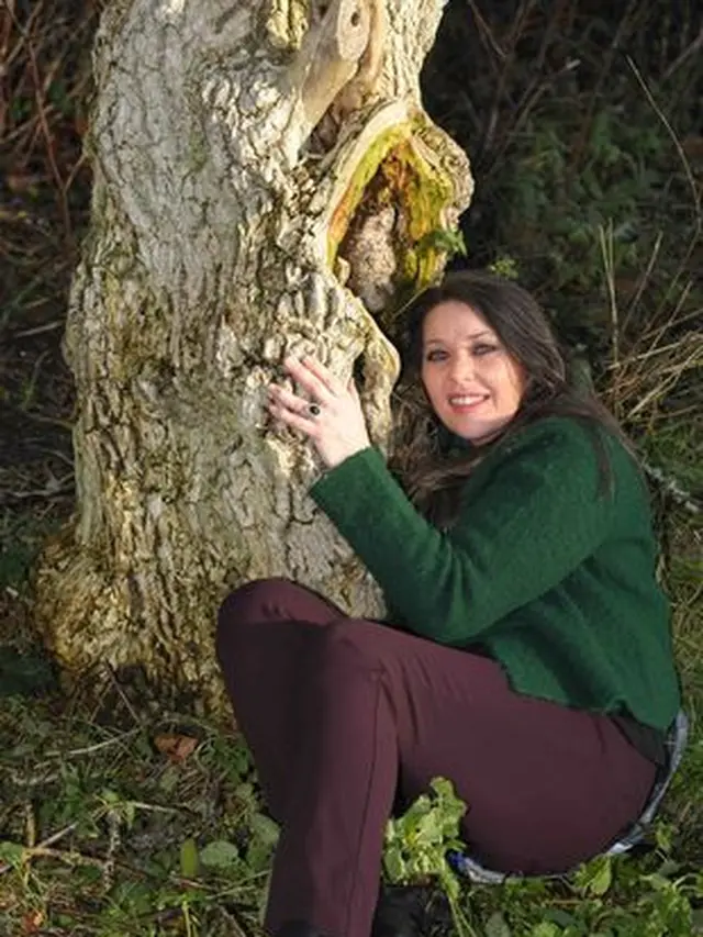 3 Tahun Menikahi Pohon, Pengakuan Wanita Ini Bikin Geleng Kepala - Hot ...