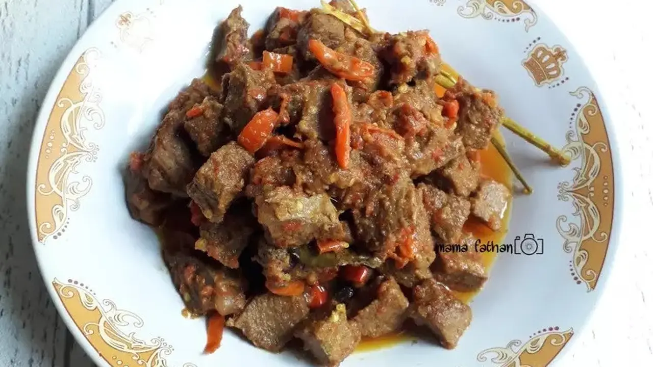 3 Resep Oseng Daging Mercon, Pedasnya Bikin Ketagihan - Lifestyle ...