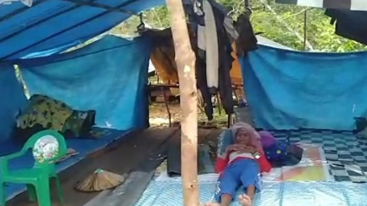 Kondisi Kakek Pemakai Ikat Pinggang Penahan Lapar Usai Banjir Konawe ...