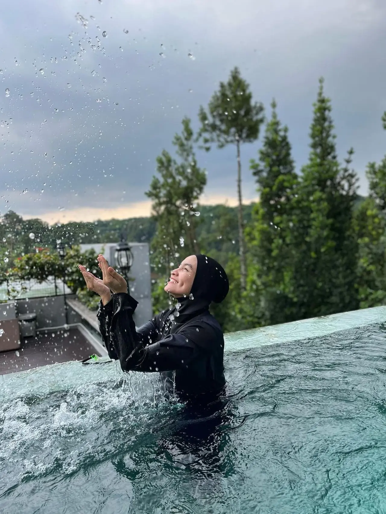 7 Potret Liburan Intan Nuraini dengan Keluarga, Seru dan Kompak - Hot ...