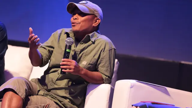 54 Kata-kata bijak Pidi Baiq, Romantis dan Penuh Arti - Ragam Bola.com