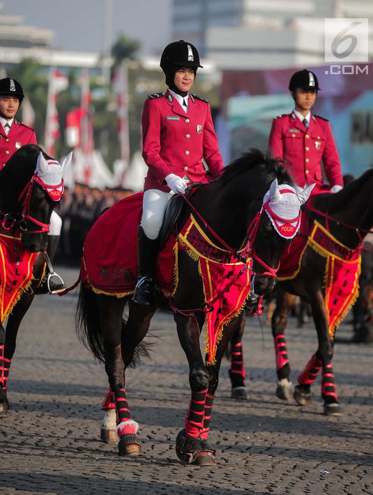 FOTO: Polisi Berkuda Ramaikan HUT ke-73 Bhayangkara di Monas - Foto ...