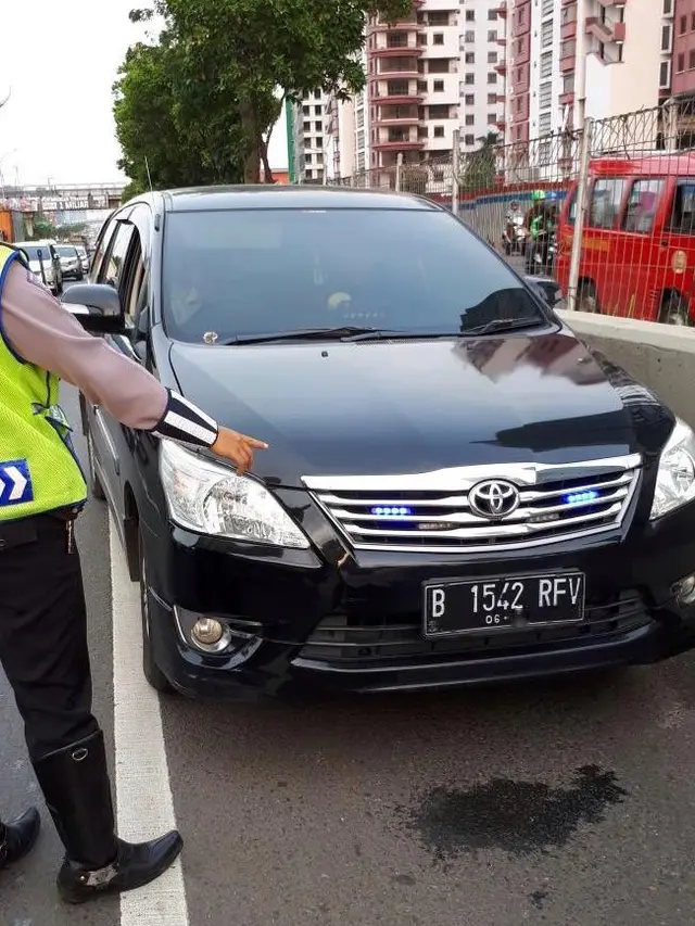 Pelat Nomor untuk Pejabat Resmi Diganti Jadi Z, Yang Masih RF ...