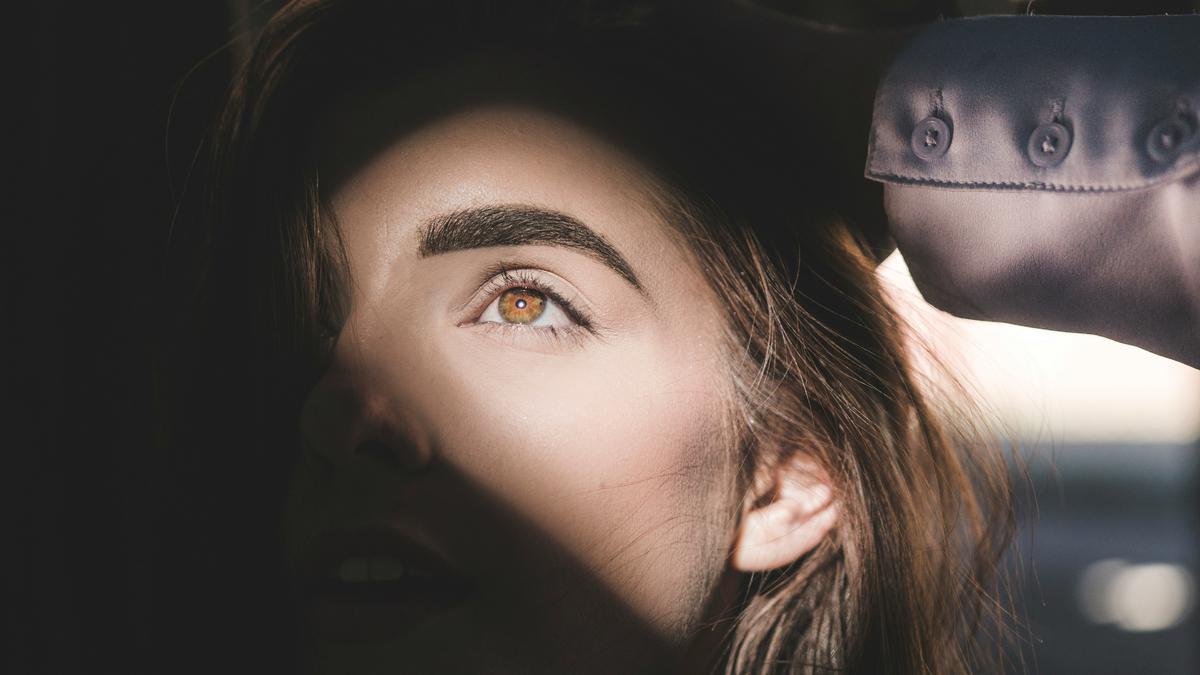 Cara dan Tips Menggambar Alis yang Benar