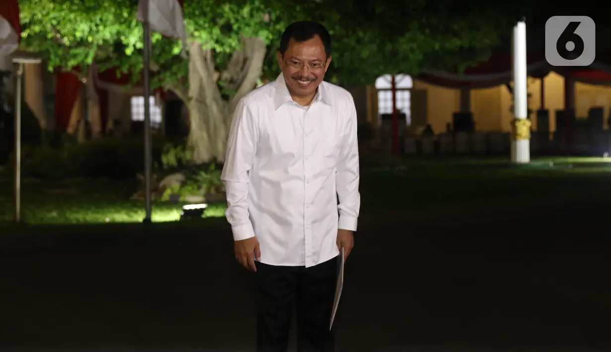 FOTO: Dokter Terawan Tinggalkan Istana dengan Senyum - Foto Liputan6.com