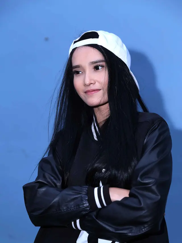 Adila Fitri Curhat Lewat Lagu - ShowBiz Liputan6.com