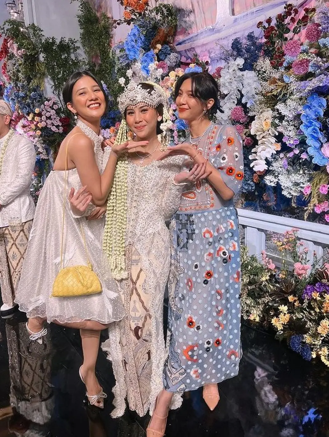 Adinda Thomas dan Raka Akmal Resmi Menikah, Tampil Elegan dalam Busana ...