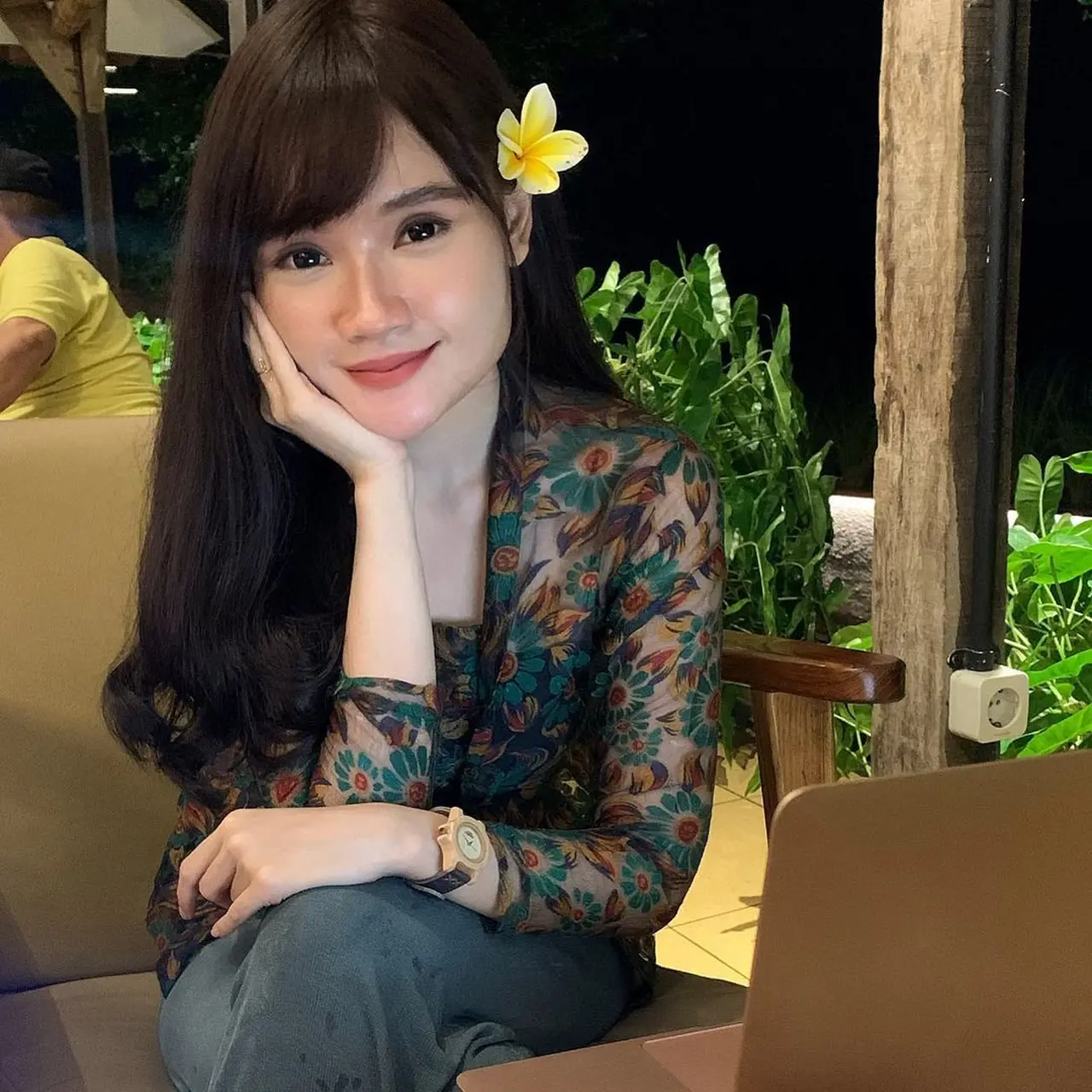 4 Outfit Fanny Soegiarto yang Anggun dan Menawan, dari Kebaya hingga ...