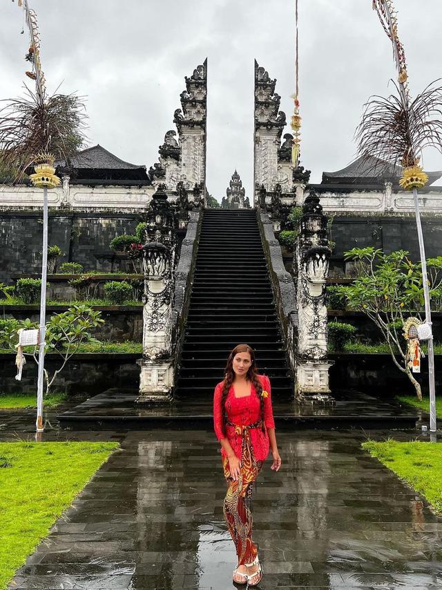 7 Potret Karenina Anderson, Aktris Sekaligus Model yang Diduga ...