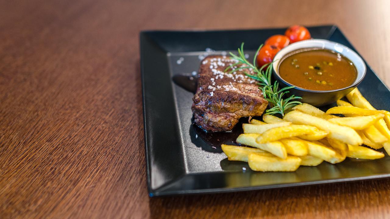 7 Resep Beef Steak Ala Restoran yang Gugah Selera, Empuk dan Juicy