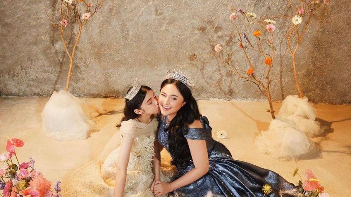 6 Potret Kompak Marshanda dan Buah Hati Pakai Gaun Princess untuk ...