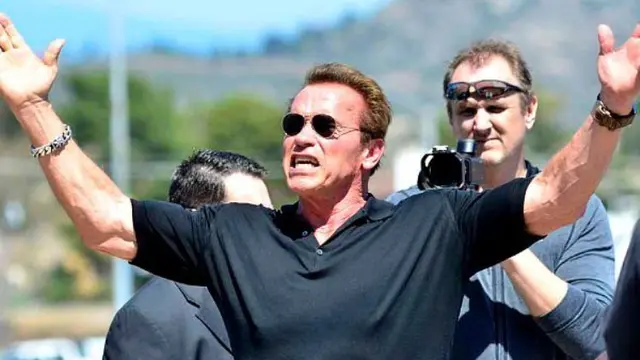 Arnold Schwarzenegger Temani Marinir Nonton Terminator Genisys ...
