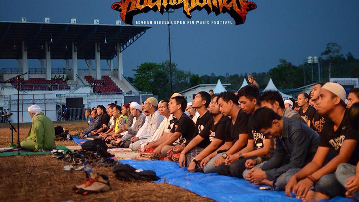Keren! Konser Metal di Kalimantan Berhenti Sejenak untuk Salat ...