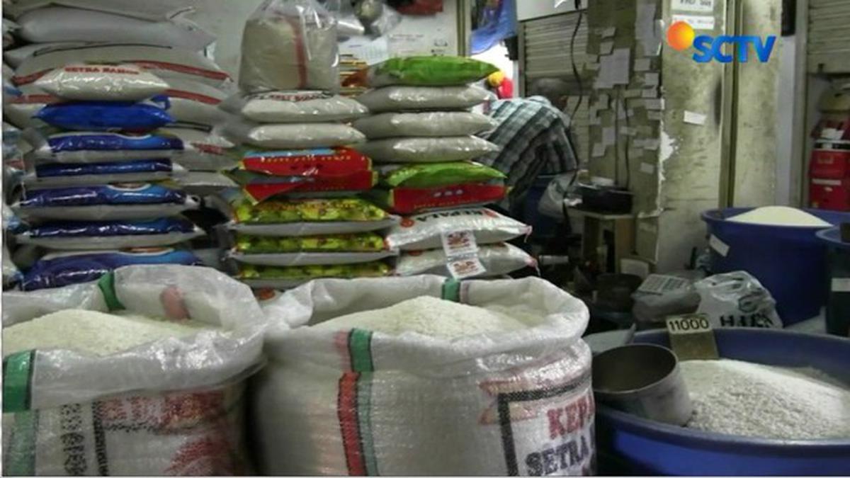 Pedagang dan Konsumen Keluhkan Kelangkaan Beras Medium di Jakarta - News Liputan6.com