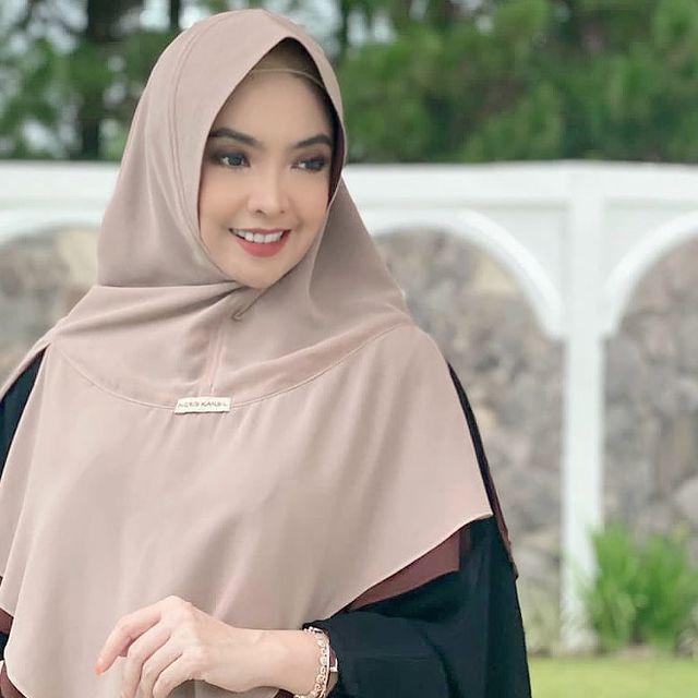 6 Artis Mualaf yang Keputusannya Pernah Ditentang Keluarga, Tetap Teguh