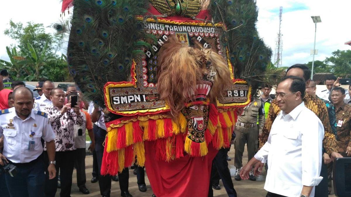 Resmikan Terminal Seloaji, Budi Karya Ingatkan Jangan Ada Pungli ...