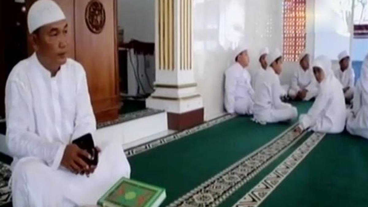 Aiptu Choer, Polisi Merangkap Guru Ngaji - TV Liputan6.com