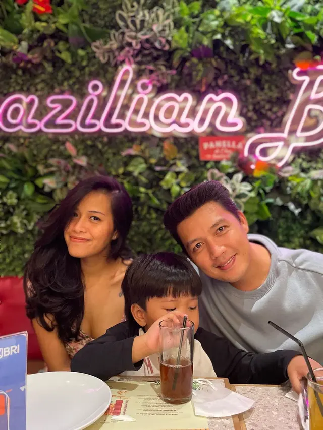6 Potret Bahagia Dirly Idol Bersama Istri, Santai Digunjing Perihal Isu ...
