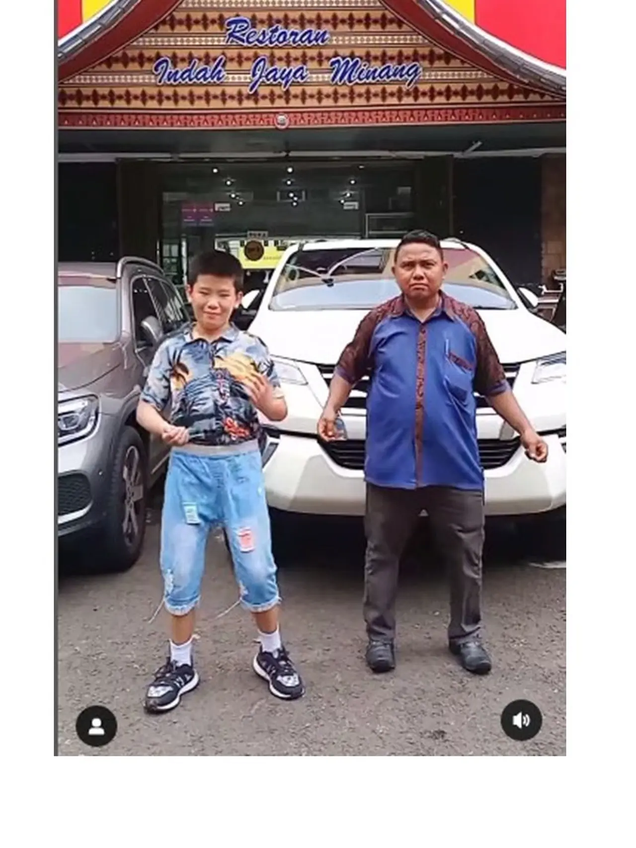 7 Potret Prince Bennedict yang Viral Karena Goyang Nasi Padang - Hot ...
