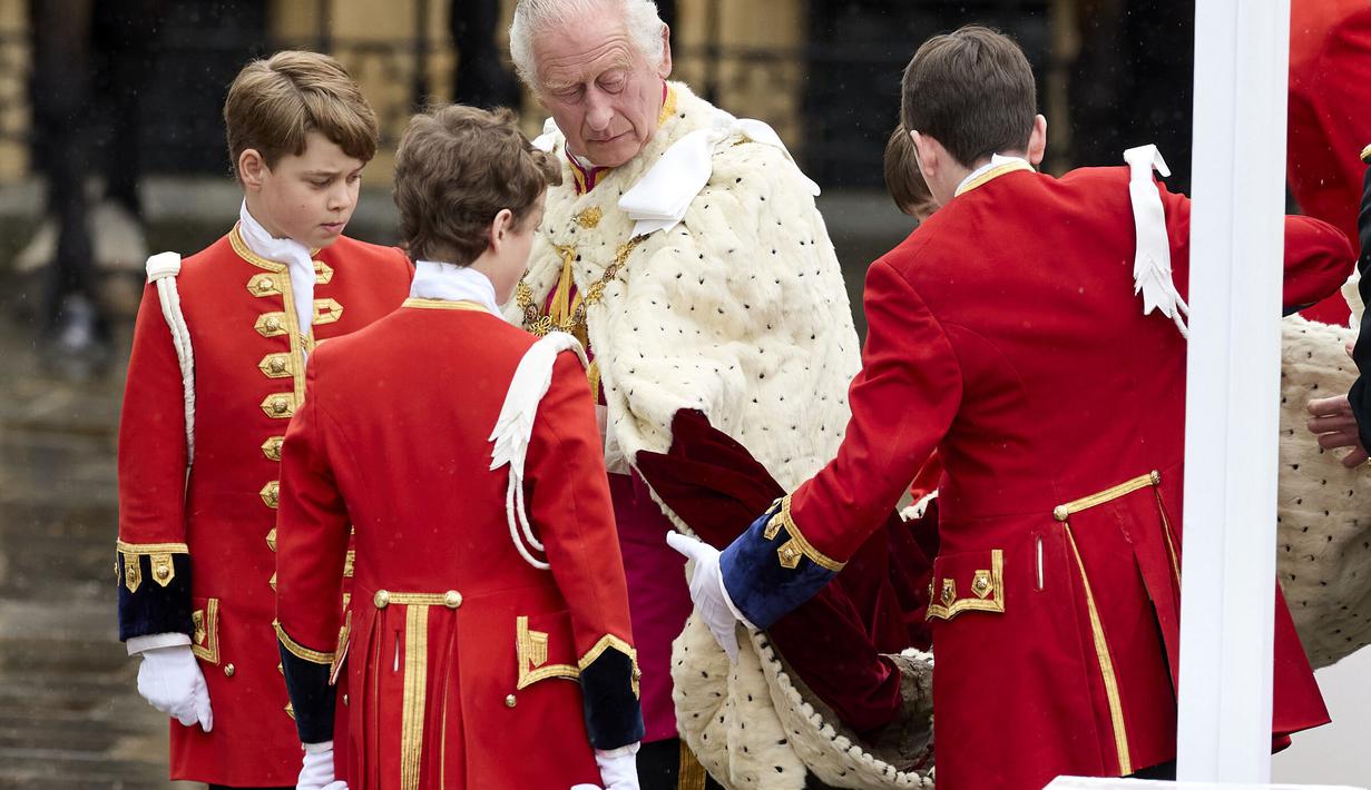 Momen Raja Charles III Sah Jadi Pemimpin Kerajaan Inggris - Foto ...
