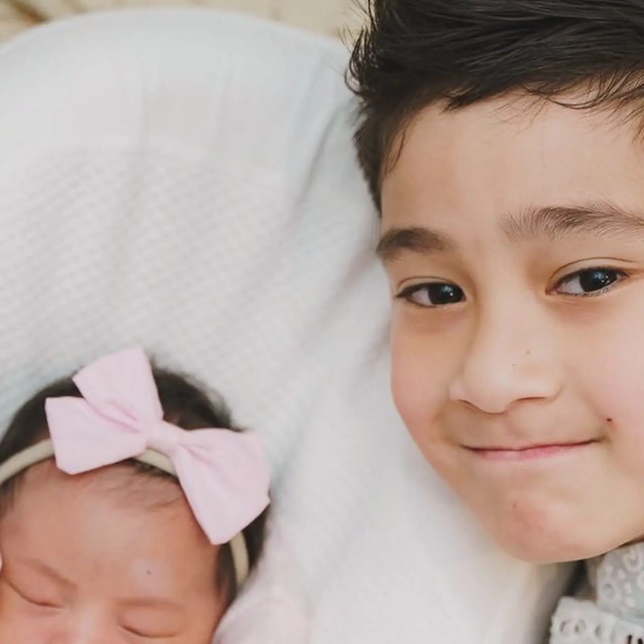 Potret Keluarga Raffi Ahmad dan Nagita Slavina Bersama Bayi Lily, Salah Satunya Sambil Bawa Tas ...