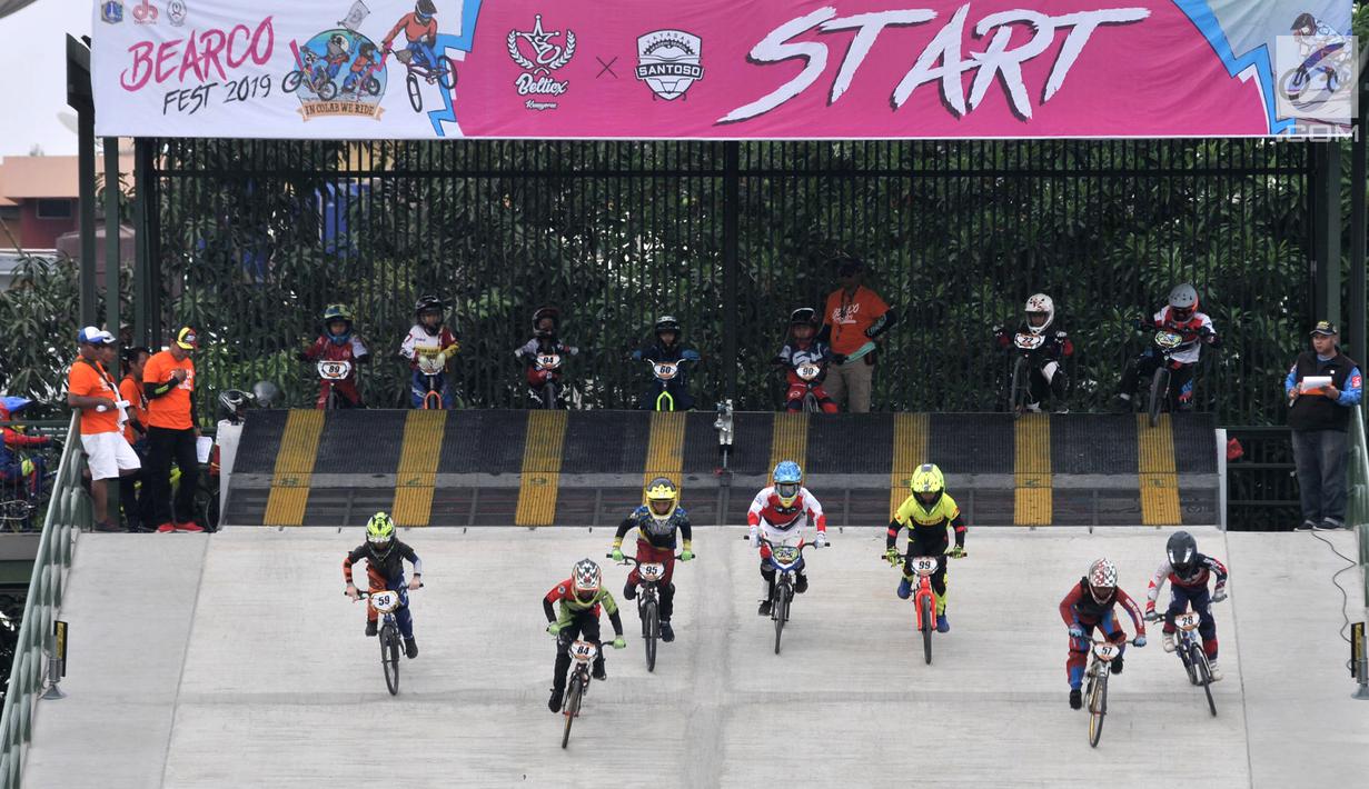 FOTO: Aksi Pembalap Kejuaraan Sepeda BMX Bearco Fest 2019 - Foto ...