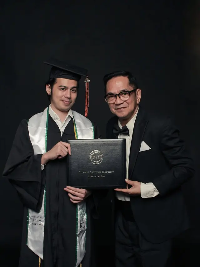 6 Potret Kenangan Hangat Surya Sahetapy dan Ray Sahetapy, Sosok Ayah ...