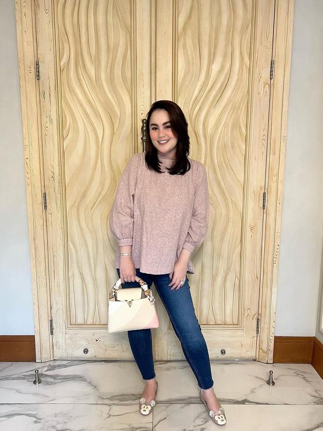 10 Potret Jennifer Dunn dengan Koleksi Tas Branded, Gayanya Makin Sosialita