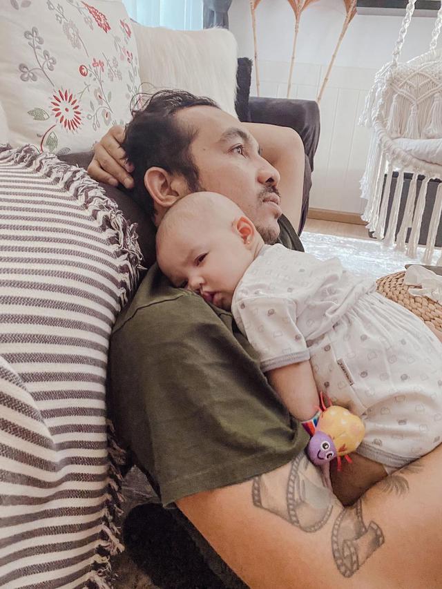 7 Potret Komo Ricky dan Istri Jalani Ramadhan Bersama Buah Hati - Hot ...