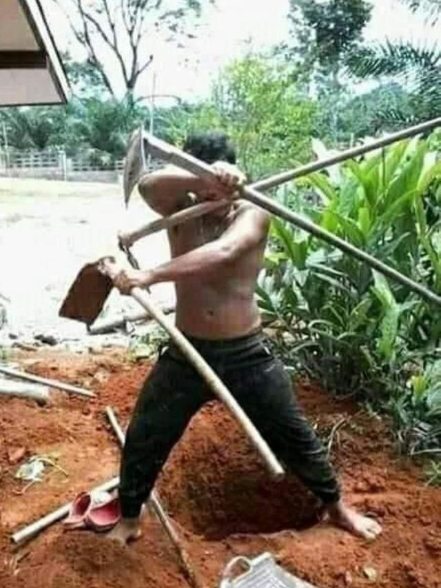 6 Pose Foto Kuli Bangunan Ini Narsis Abis, Percaya Diri Maksimal