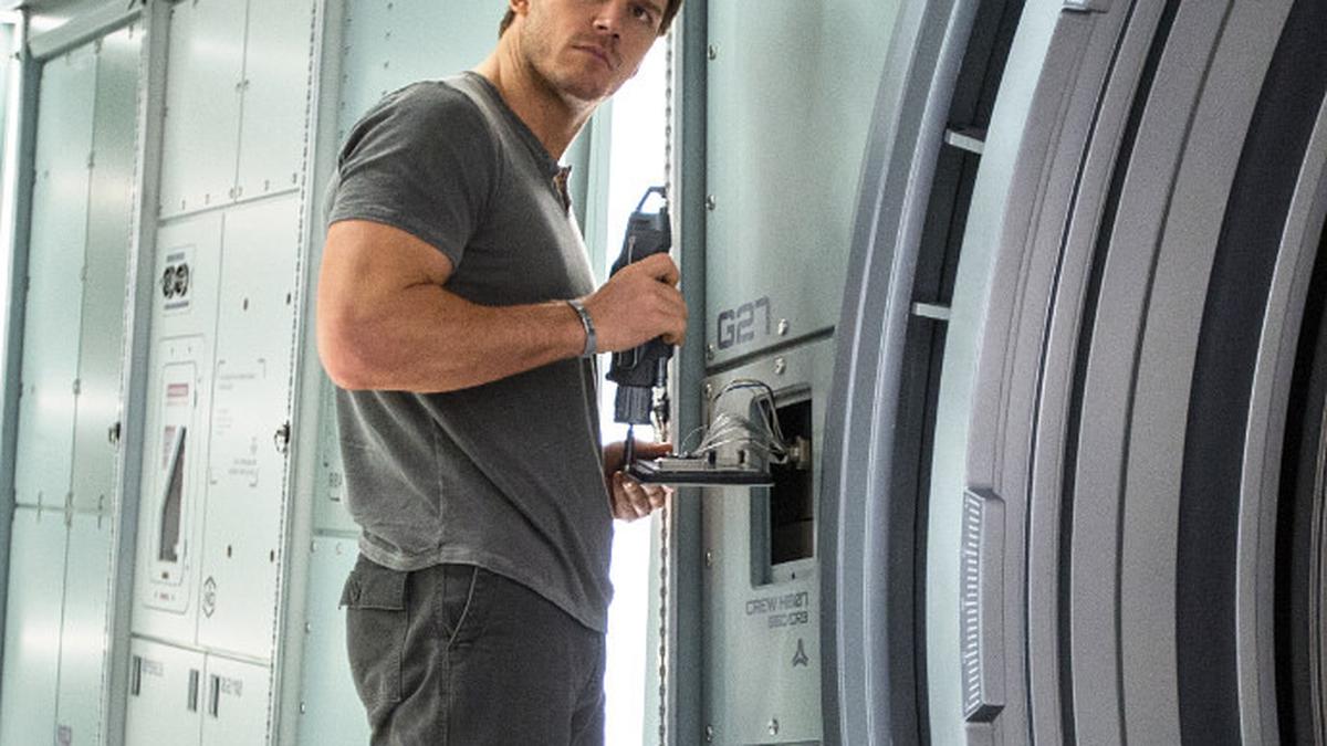 Ada Insiden Saat Syuting Passengers, Chris Pratt Telanjang Bulat ...