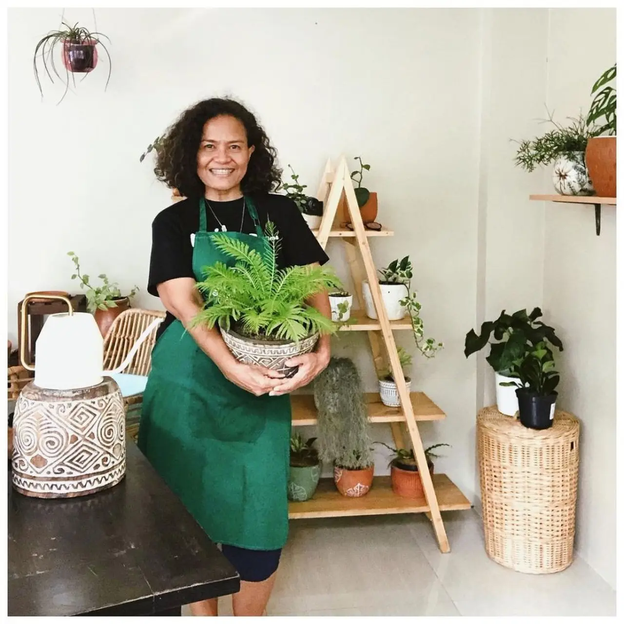 7 Potret Rumah Mira Lesmana dan Mathias Muchus, Suasananya Bikin Betah ...