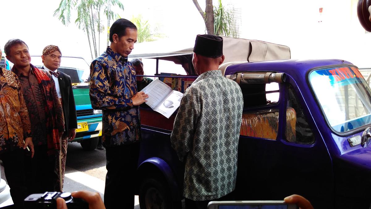 Cerita Sopir Bemo 'Kutu Buku' Sebut Nama Jokowi Saat Dirazia - News ...