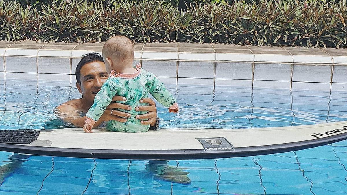 Hamish Daud Ajarkan Anak Cinta Laut Sejak Kecil - Photo Fimela.com