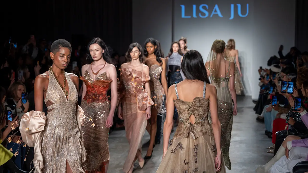 Lisa Ju, Desainer Asal Bandung yang Karyanya Tampil di New York Fashion ...