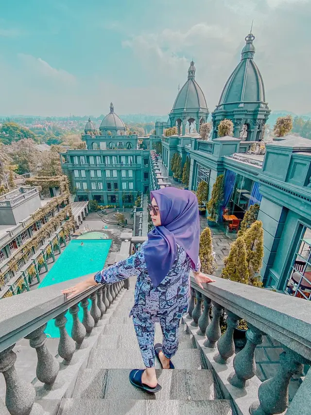 6 Potret Devi Agustina Pertiwi Manajer Atta Halilintar, Selalu Stylish - Hot Liputan6.com