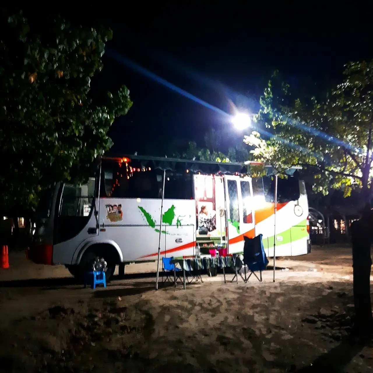 Ada Bus Disulap Jadi Rumah Berjalan untuk Keliling Indonesia - Lifestyle Liputan6.com