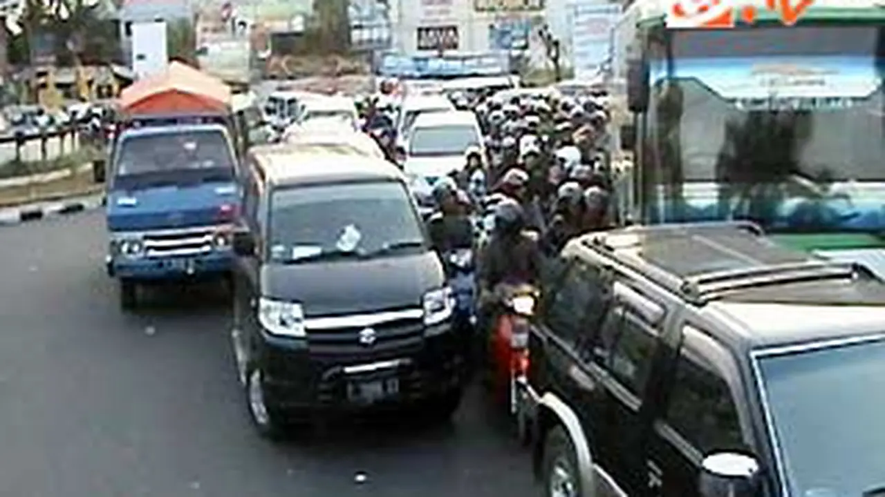 Liburan, Lalu Lintas di Kuta Macet - News Liputan6.com