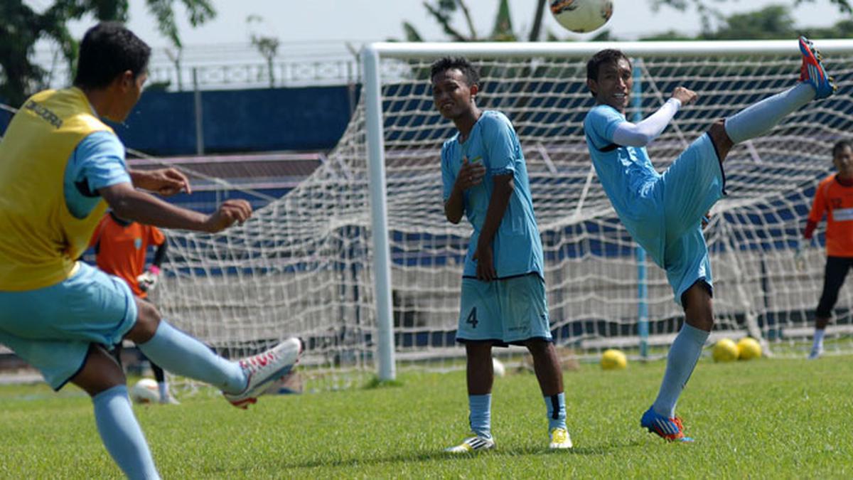 Strategi Persela Hadapi Juara Bertahan ISL Persipura - Bola Liputan6.com