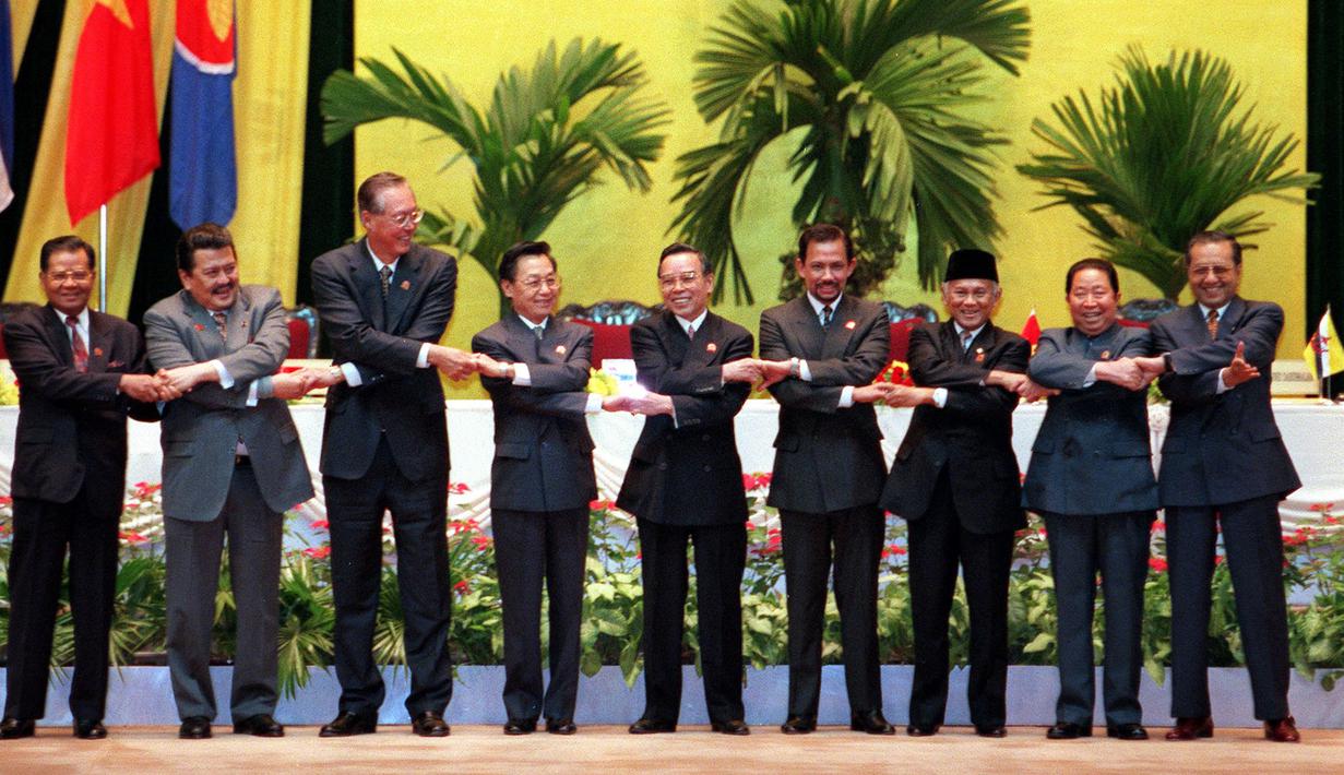 FOTO: Bukti Kedekatan BJ Habibie dengan Tokoh Dunia - Foto Liputan6.com