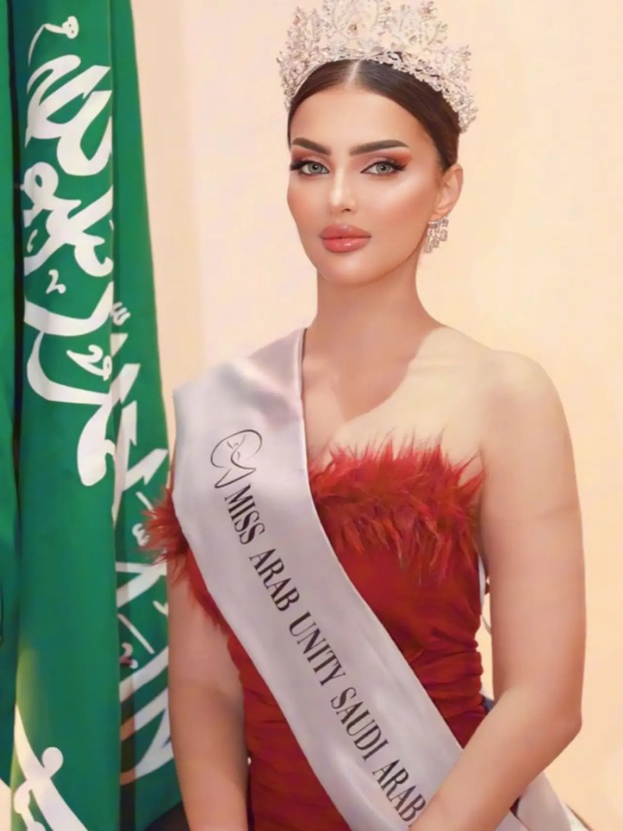 6 Penampilan Rumy Al-Qahtani Miss Universe Arab Saudi Kenakan Dress ...